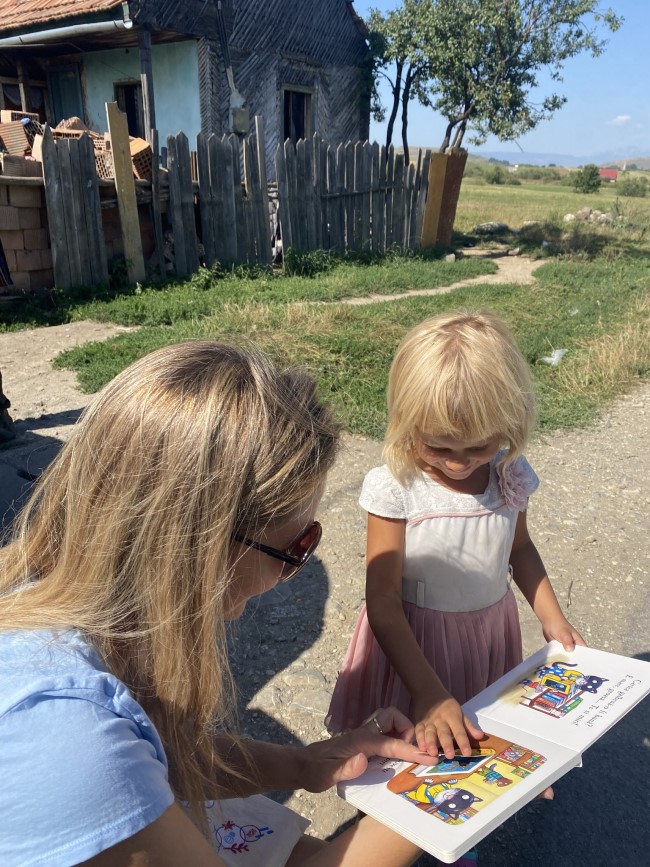 Peste 154.000 de carti ilustrate au ajuns in ultimii patru ani la