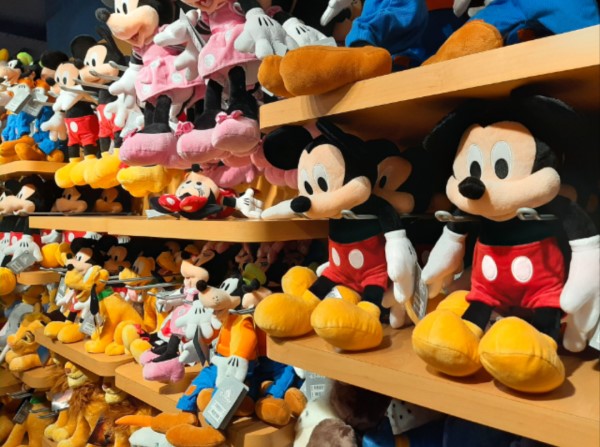 Cum sa alegi cele mai potrivite jucarii pentru copiii mici