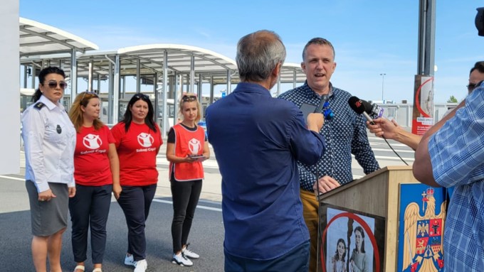 Mai putin de jumatate dintre parintii care lucreaza in alte tari